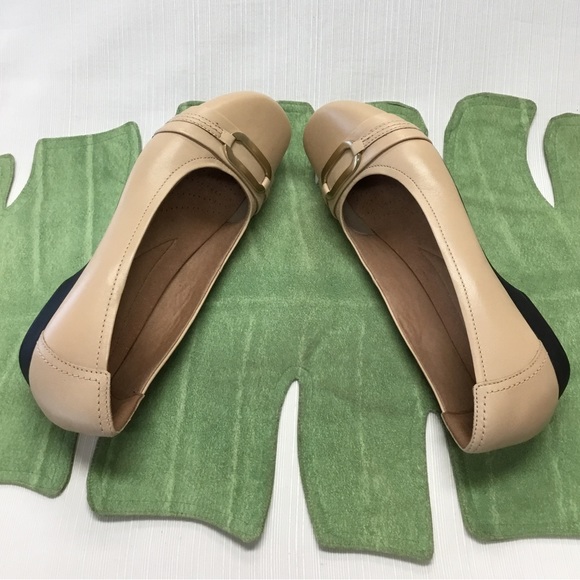 Clarks | Shoes | Clarks Appears To Be New Neutral Color Flats | Poshmark